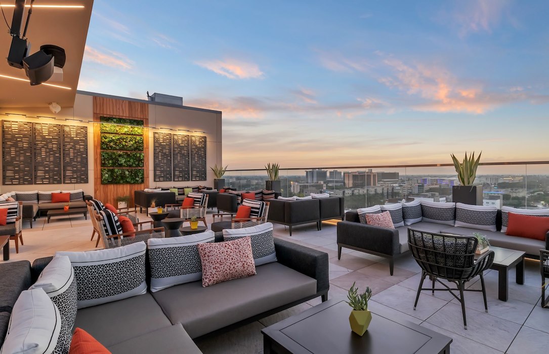 Home [www.parkestryrooftopbar.com]