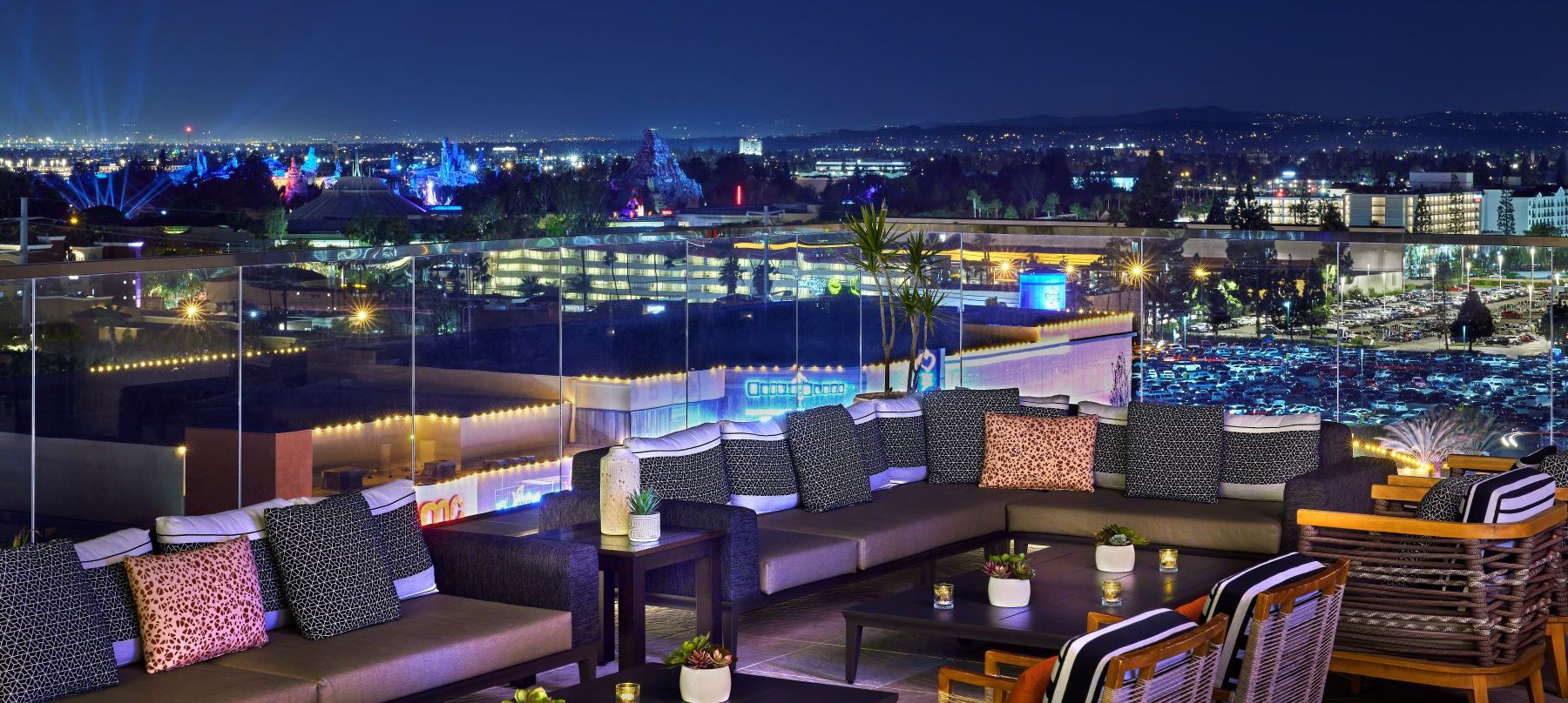 Home [www.parkestryrooftopbar.com]